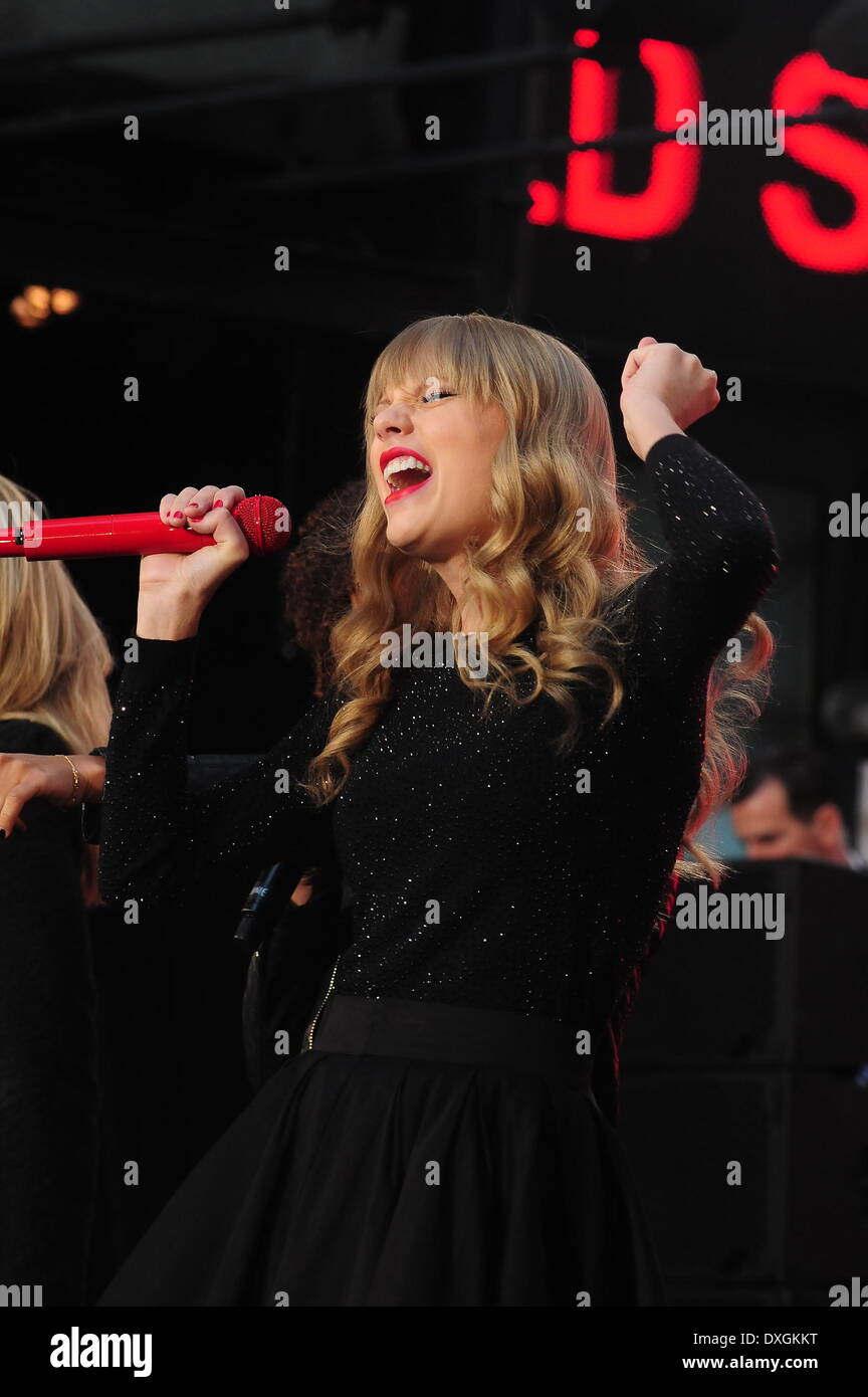 Taylor Swift performs in Times Square on ABC's 'Good Morning America ...