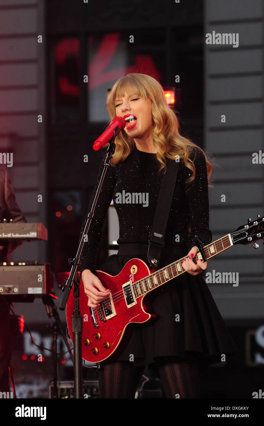 Taylor Swift performs in Times Square on ABC's 'Good Morning America ...