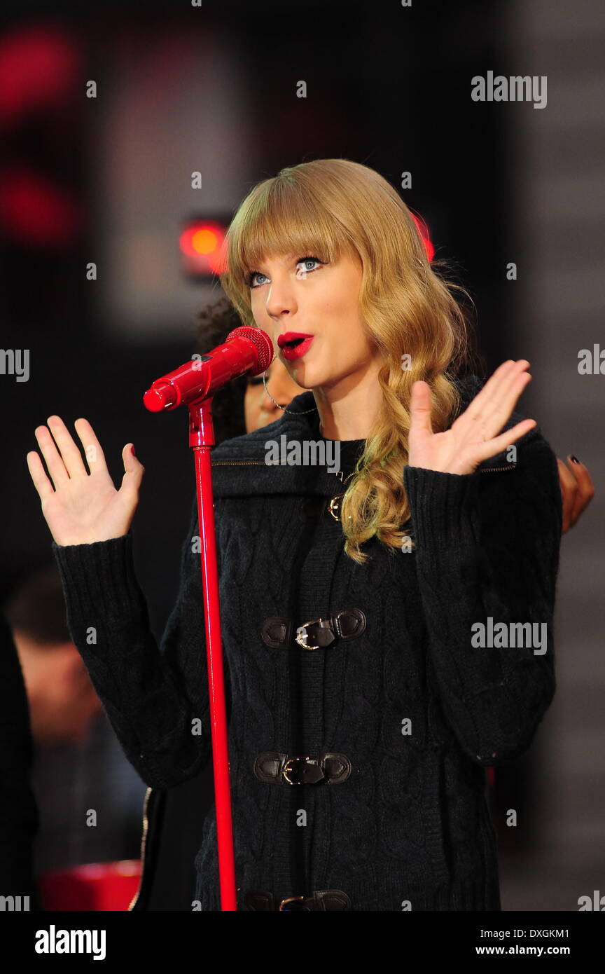 Taylor Swift performs in Times Square on ABC's 'Good Morning America ...