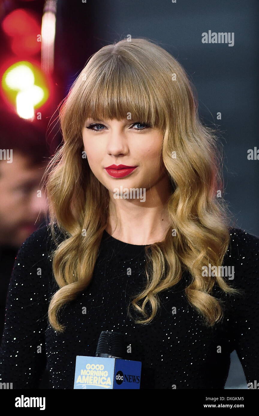 Taylor Swift performs in Times Square on ABC's 'Good Morning America ...