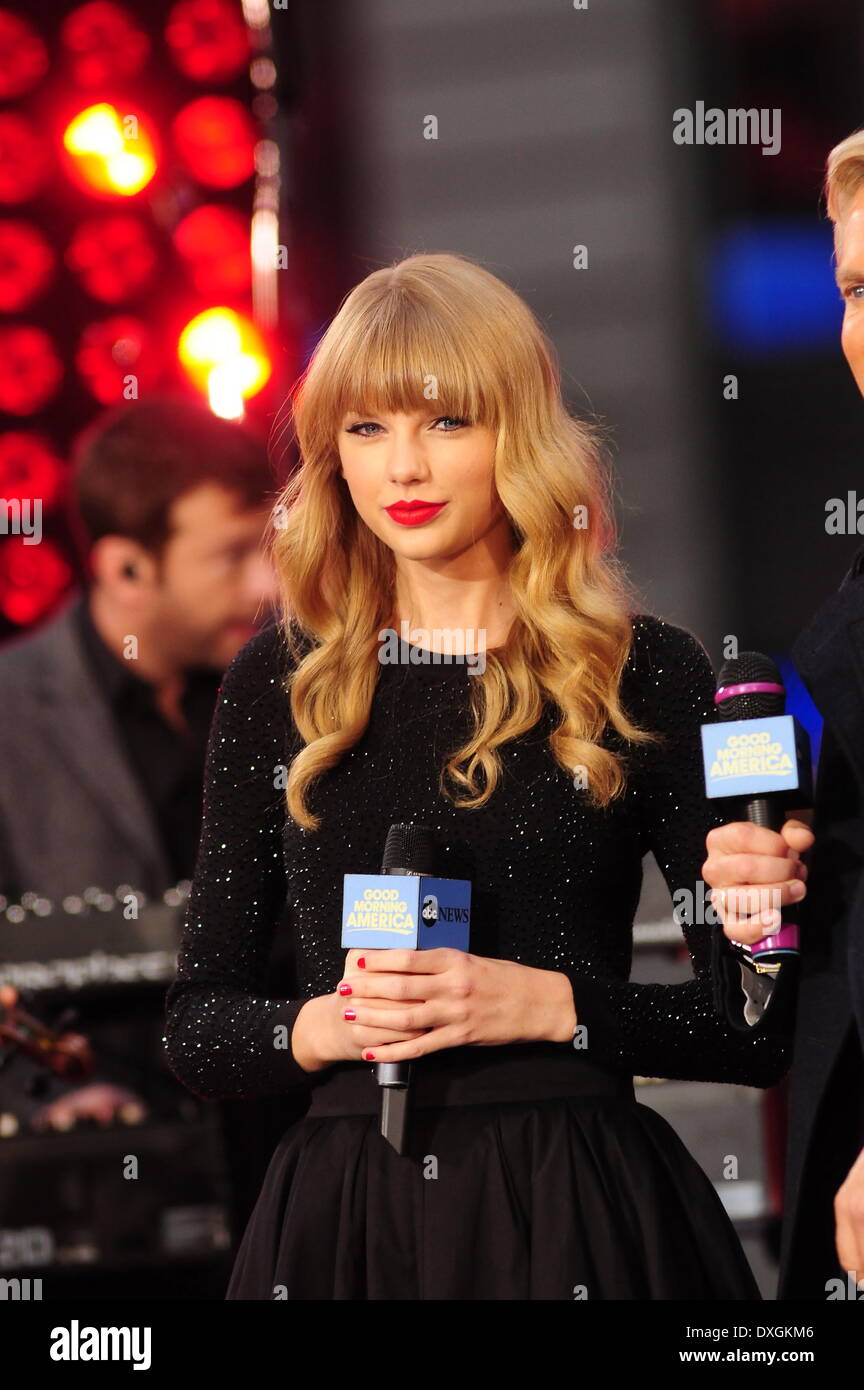 Taylor Swift performs in Times Square on ABC's 'Good Morning America ...