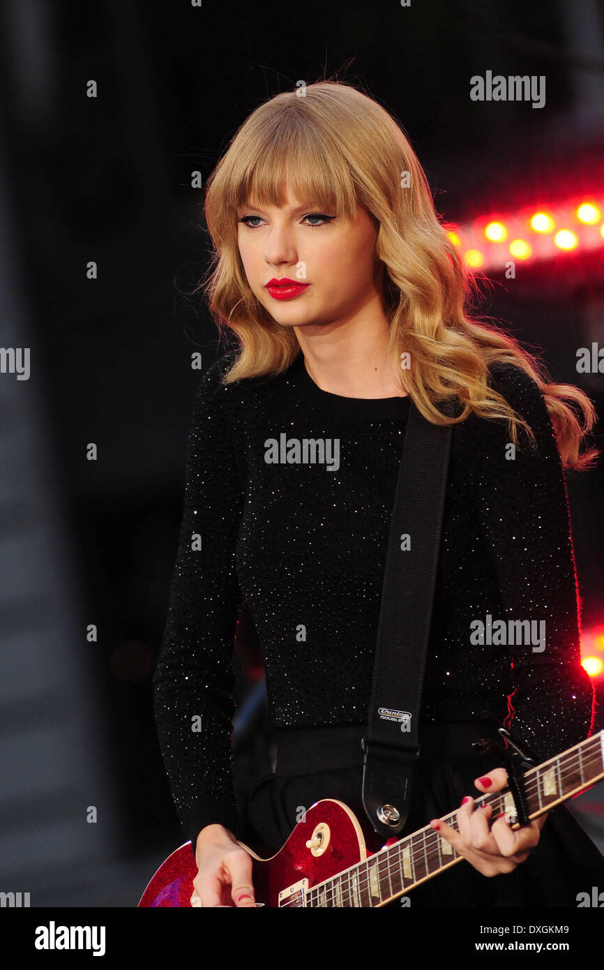 Taylor Swift performs in Times Square on ABC's 'Good Morning America ...