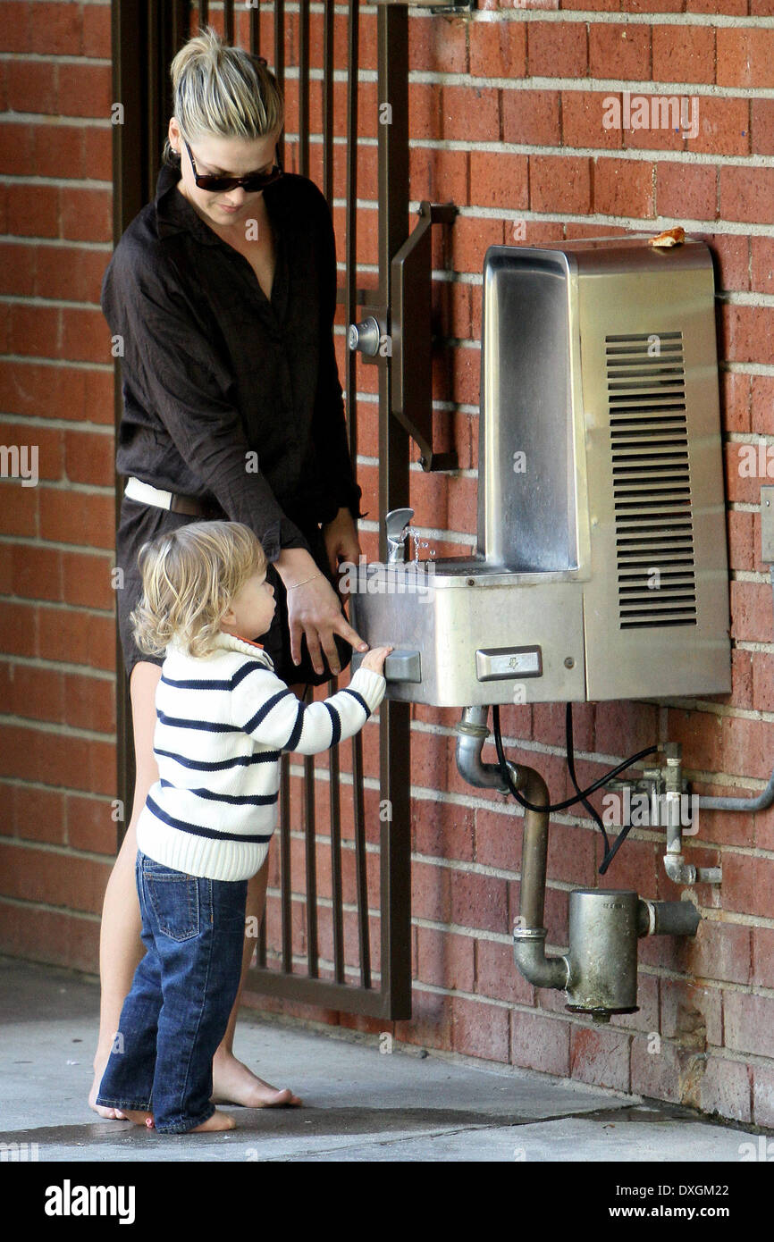 Ali Larter helps her son Theodore MacArthur get water from a fountain ...