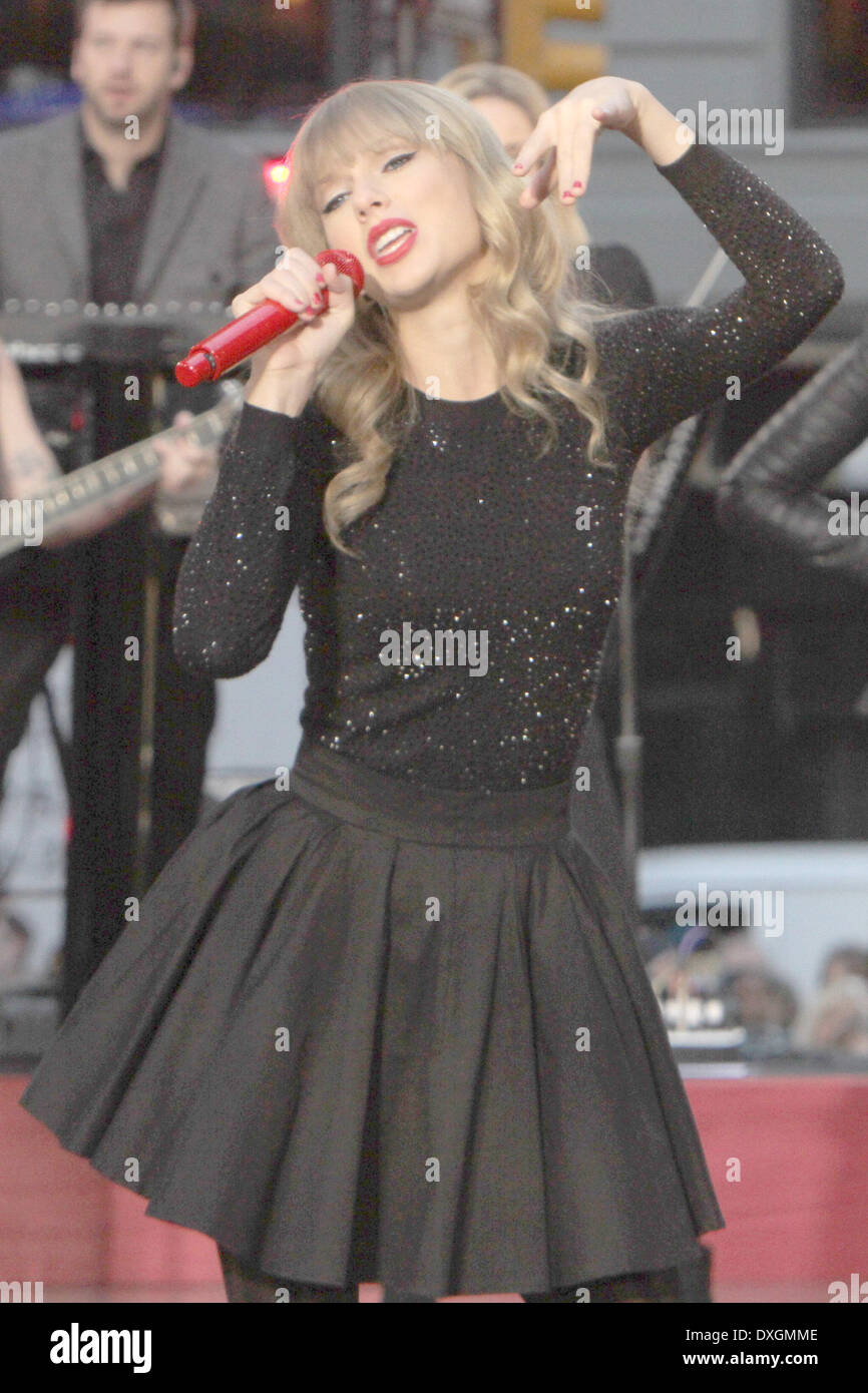 Taylor Swift performs in Times Square on ABC's 'Good Morning America ...