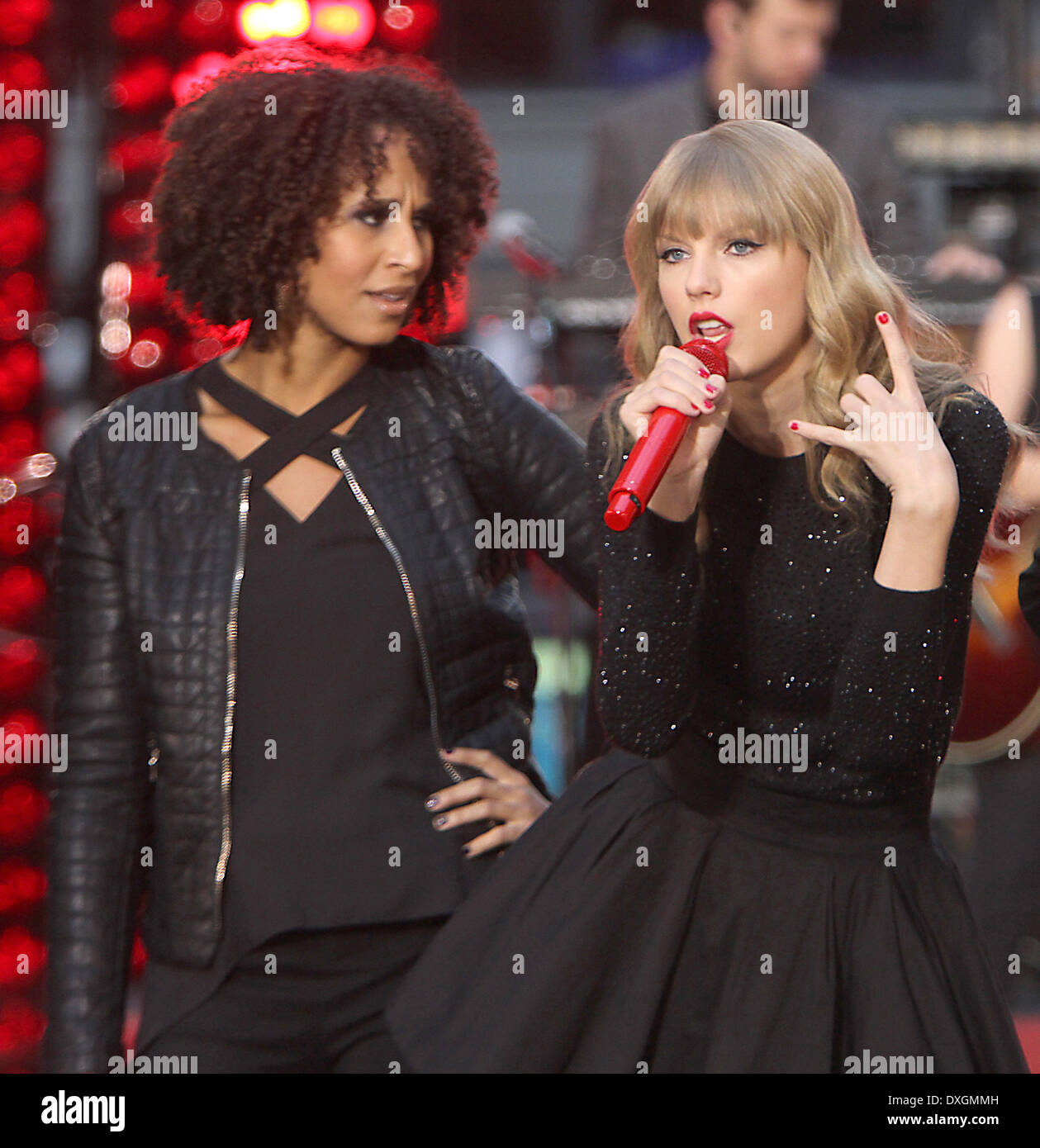 Taylor Swift performs in Times Square on ABC's 'Good Morning America ...