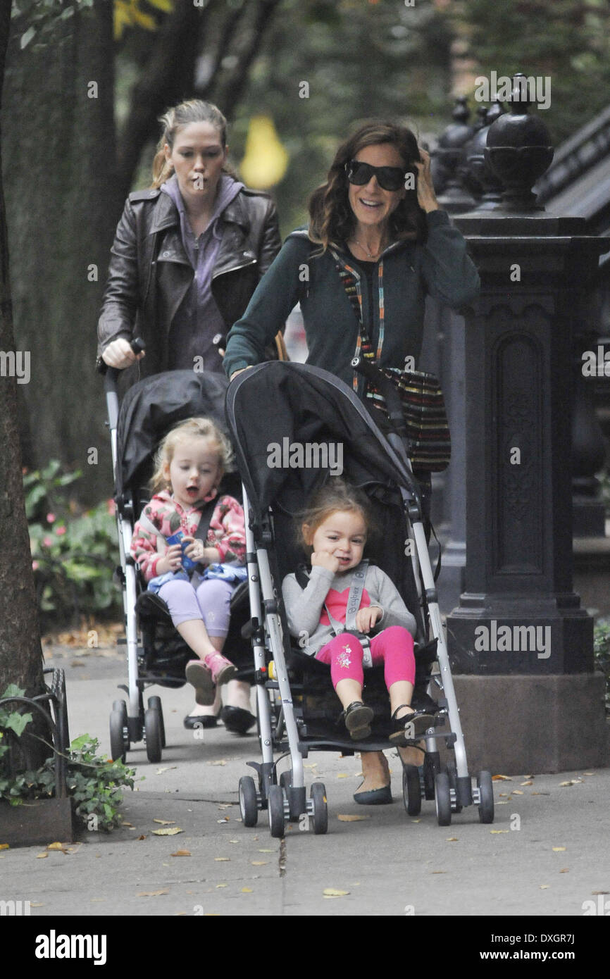 Sarah Jessica Parker taking her daughters Tabitha and Marion to school ...