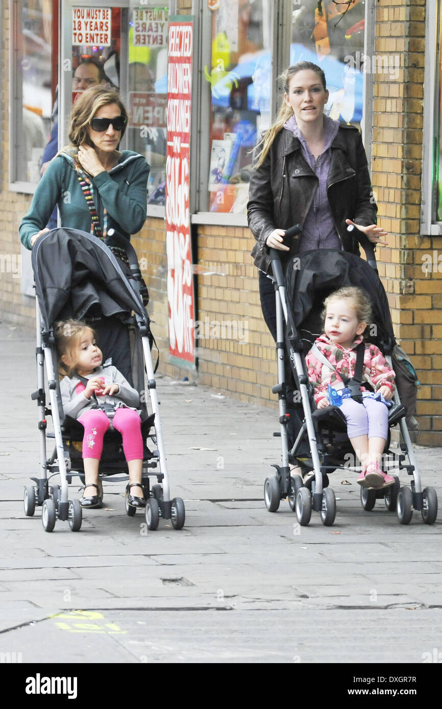 Sarah Jessica Parker taking her daughters Tabitha and Marion to school ...
