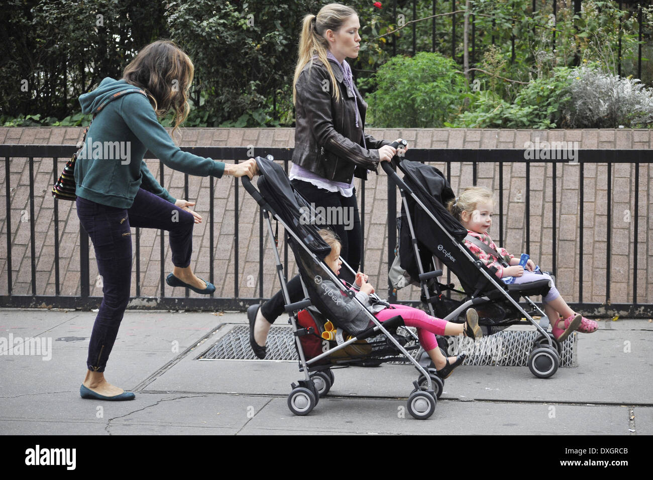 Sarah Jessica Parker taking her daughters Tabitha and Marion to school ... Sarah Jessica Parker taking her daughters Tabitha and Marion to school ...