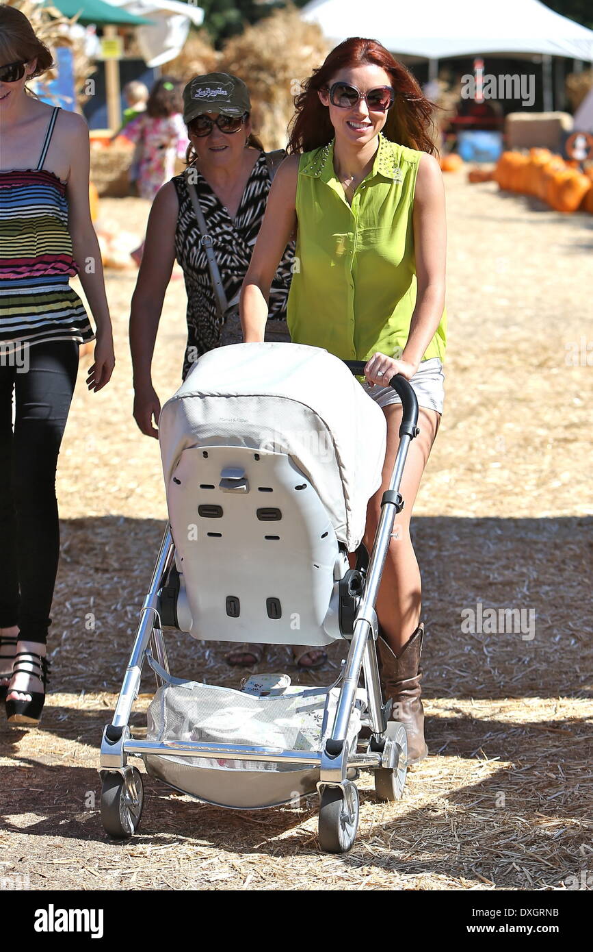 Una Healy and her daughter Aoife Belle The Saturdays visit the Mr ...