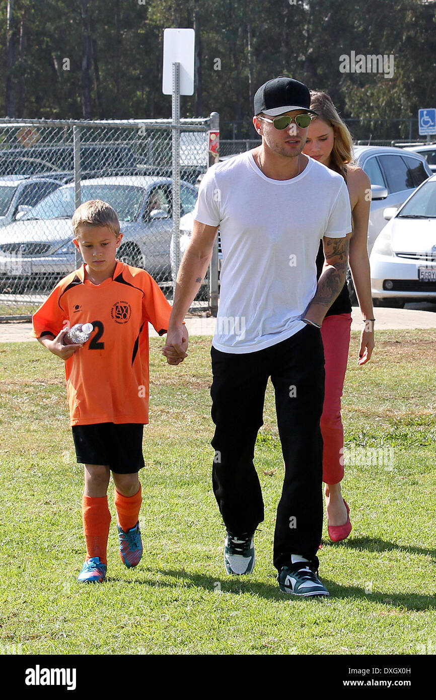 Deacon Phillippe, Paulina Slagter, Ryan Phillippe Ryan Phillippe at a ...