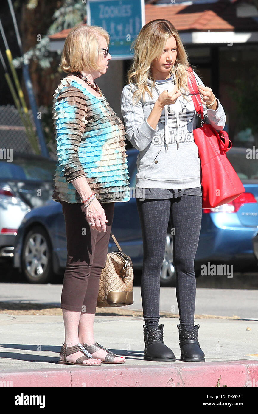 Ashley Tisdale and her mom Lisa Tisdale head to their local polling ...