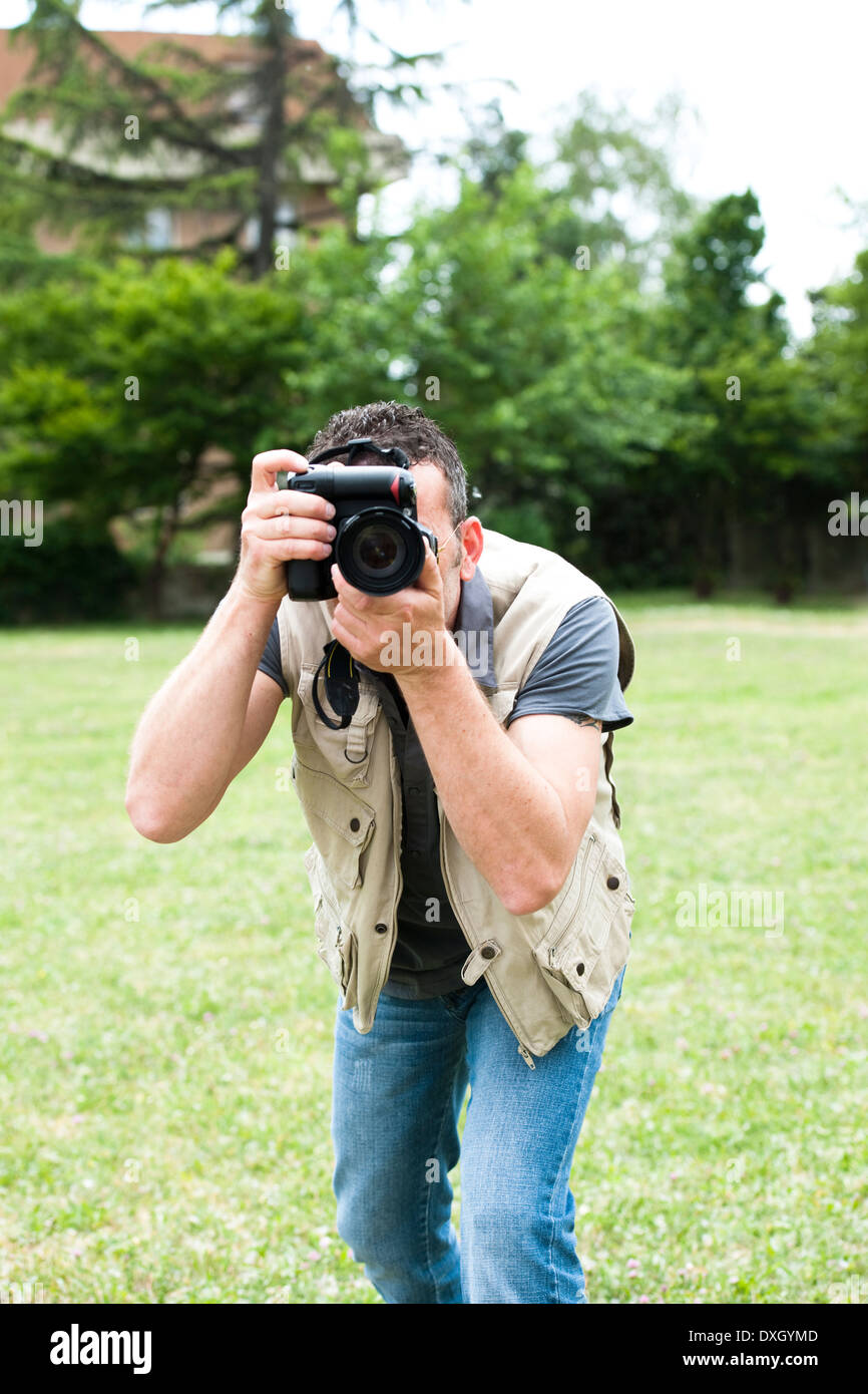 Photographer shooting outdoors Stock Photo - Alamy