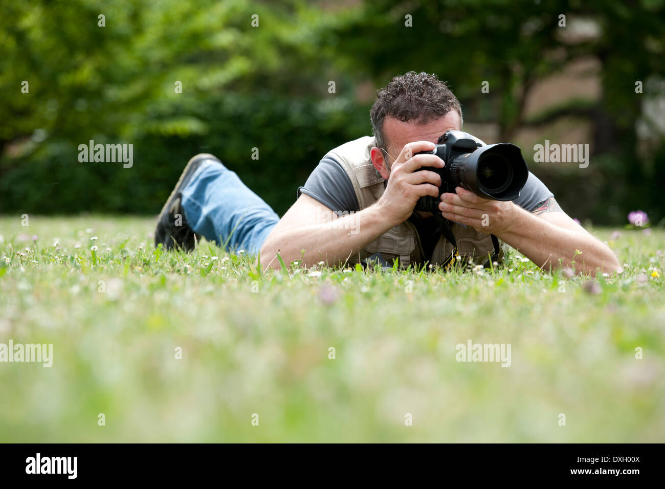 Photographer shooting outdoors Stock Photo - Alamy