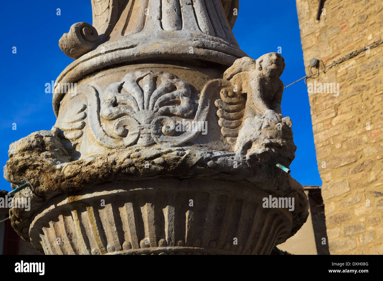 Fountain, Asciano, crete senesi, Tuscany, Italy Stock Photo - Alamy