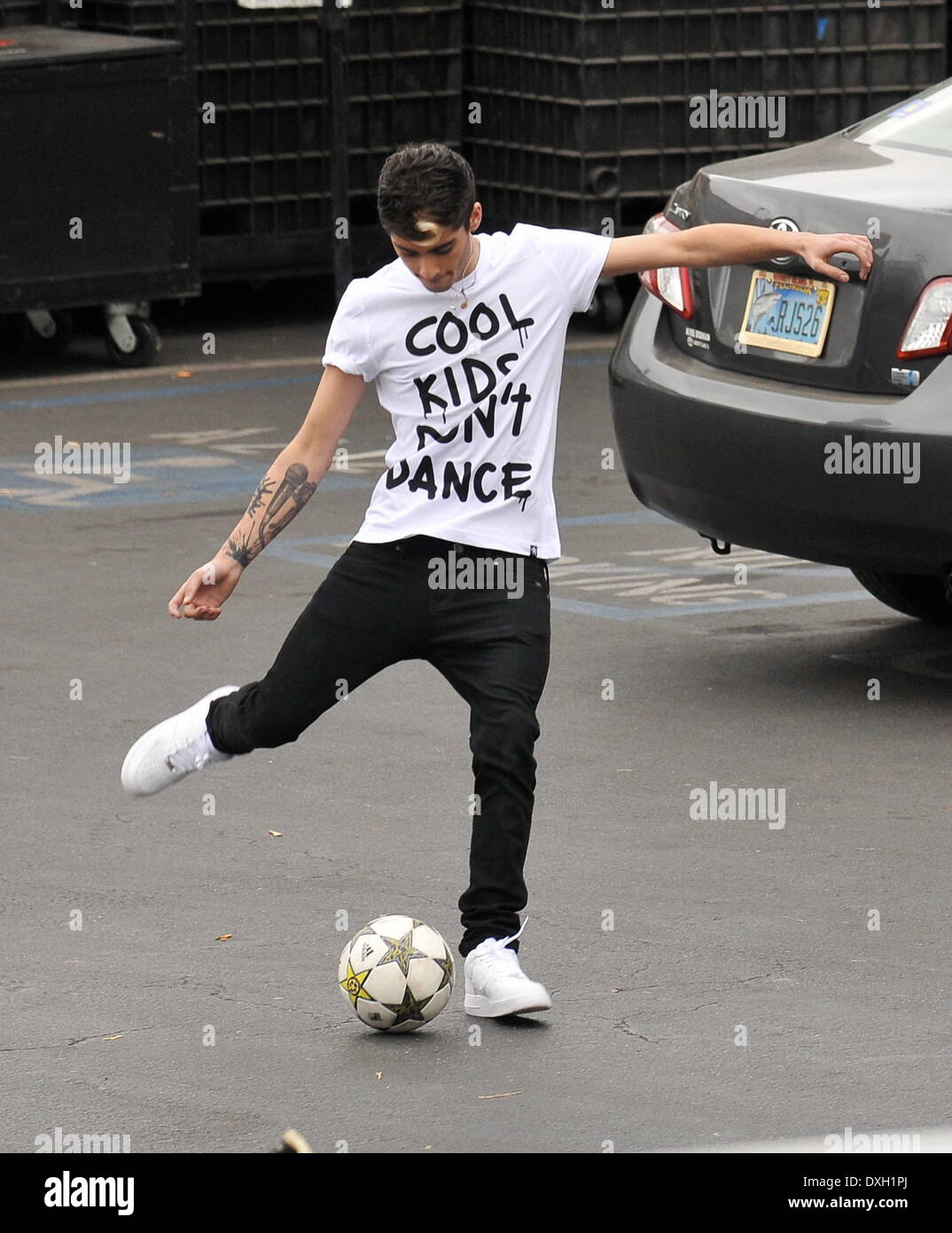 Zayn Malik One Direction band members playing soccer in the parking lot ...