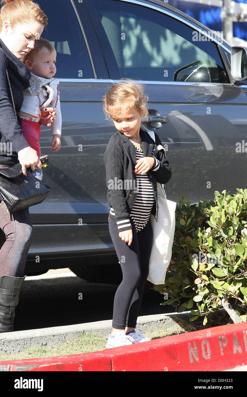A nanny takes Jessica Alba's daughters Haven Garner Warren and Honor ...