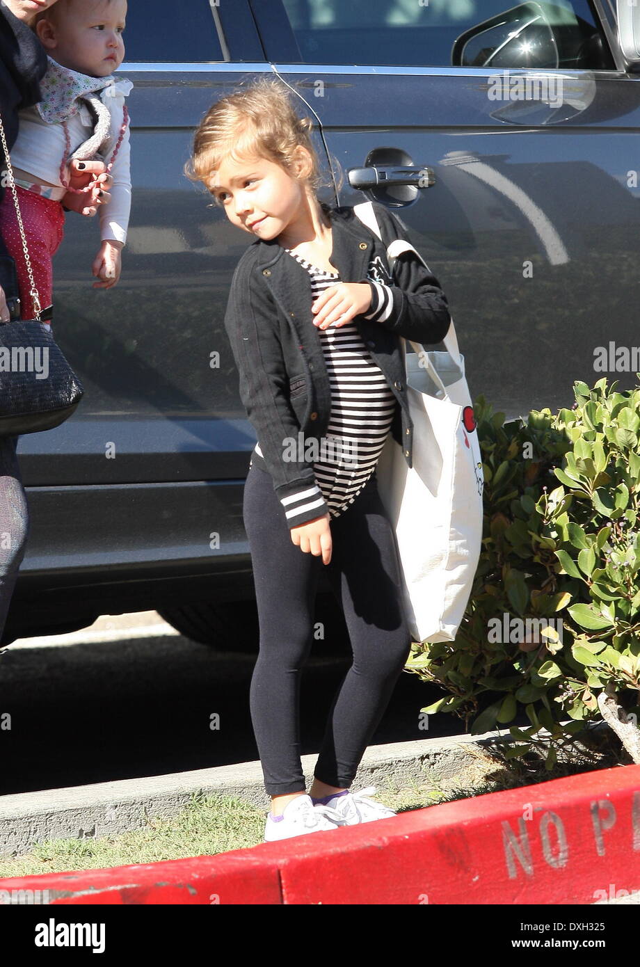 A Nanny Takes Jessica Albas Daughters Haven Garner Warren And Honor