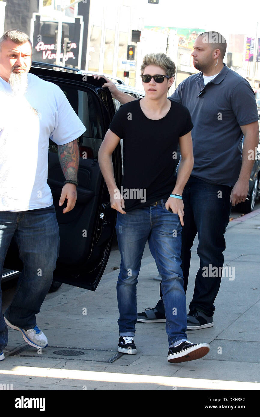 Niall Horan Members of One Direction shopping at Urban Outfitters on ...