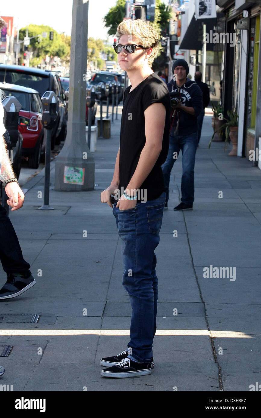 Niall Horan Members of One Direction shopping at Urban Outfitters on ...