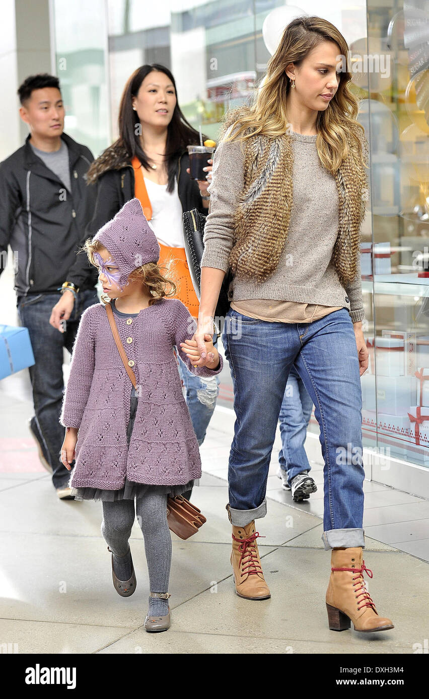 Honor Marie Warren and Jessica Alba enjoy a day with the family at ...