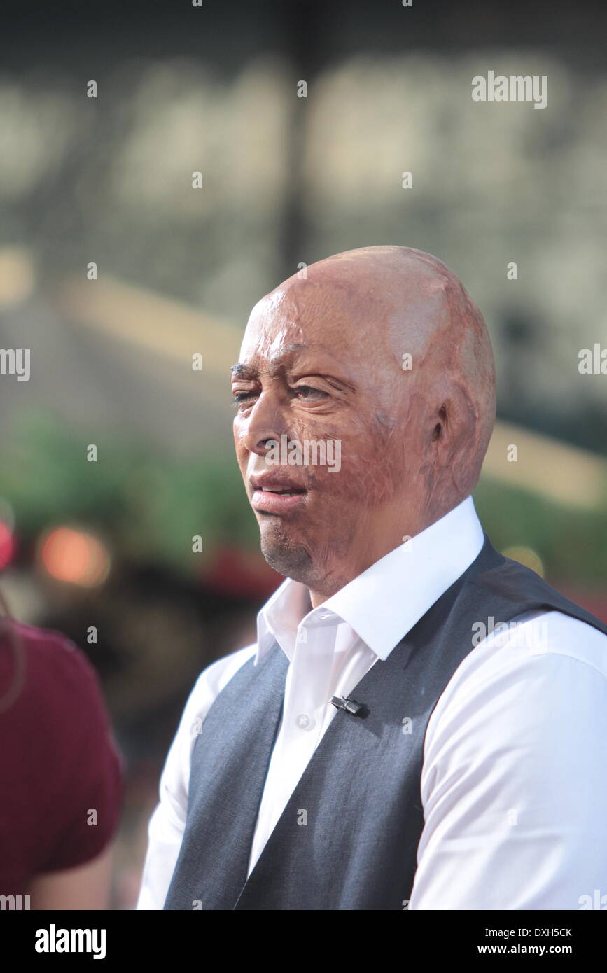 J.R. Martinez Celebrities at The Grove to appear on entertainment news ...