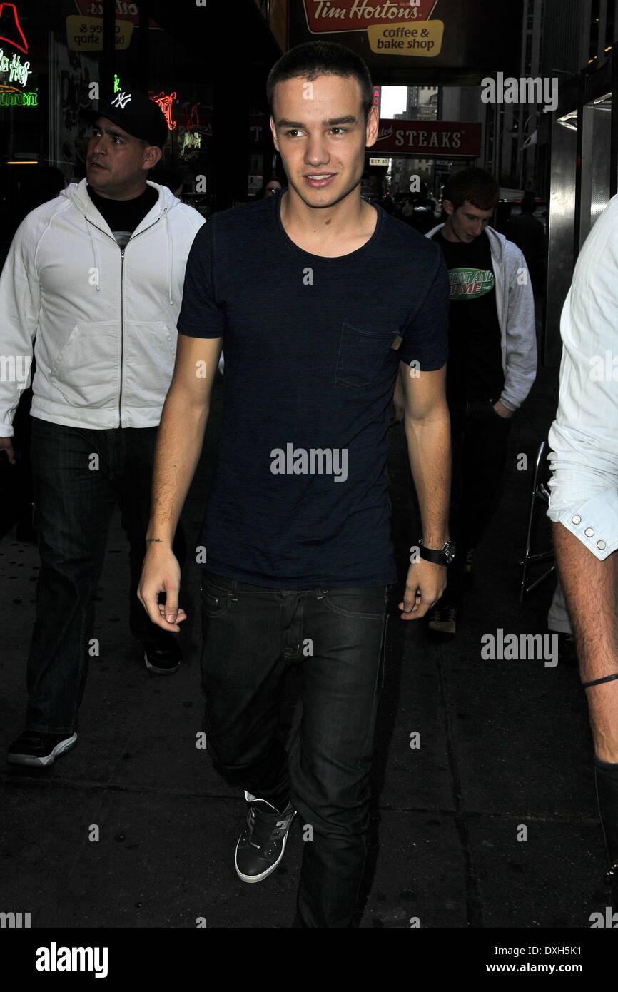 Liam Payne One Direction exits Toys 'R' Us in Times Square with nerf ...