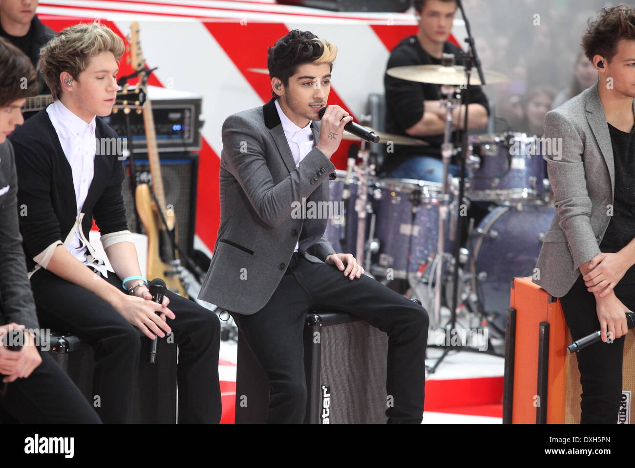 Zayn Malik 'One Direction' performing live on the 'Today' show in New ...