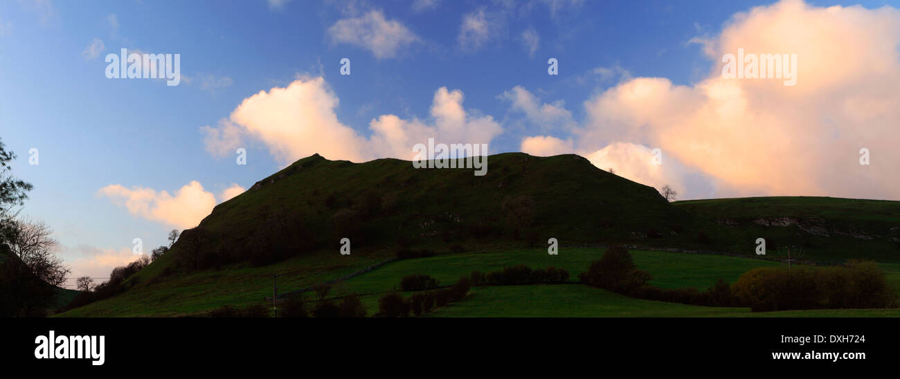 Sunset over Parkhouse Hill near Glutton bridge village, Peak District ...