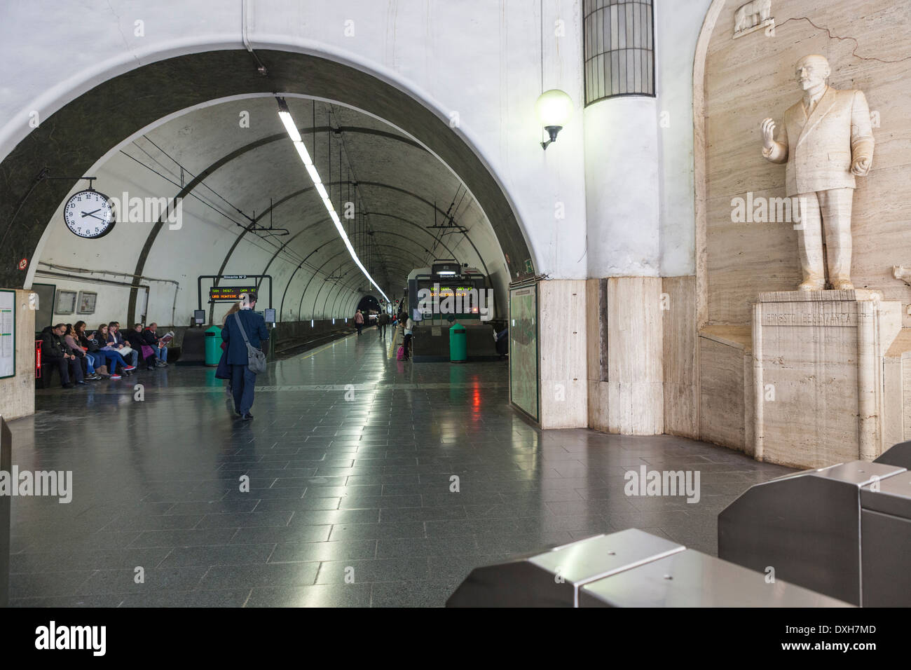 Rome station platform hi-res stock photography and images - Alamy