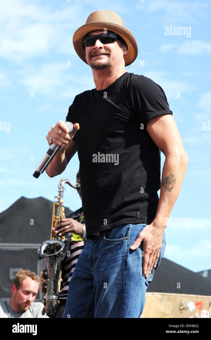 Kid Rock performs at the NASCAR Sprint Cup Series Ford Ecoboost 400 at ...