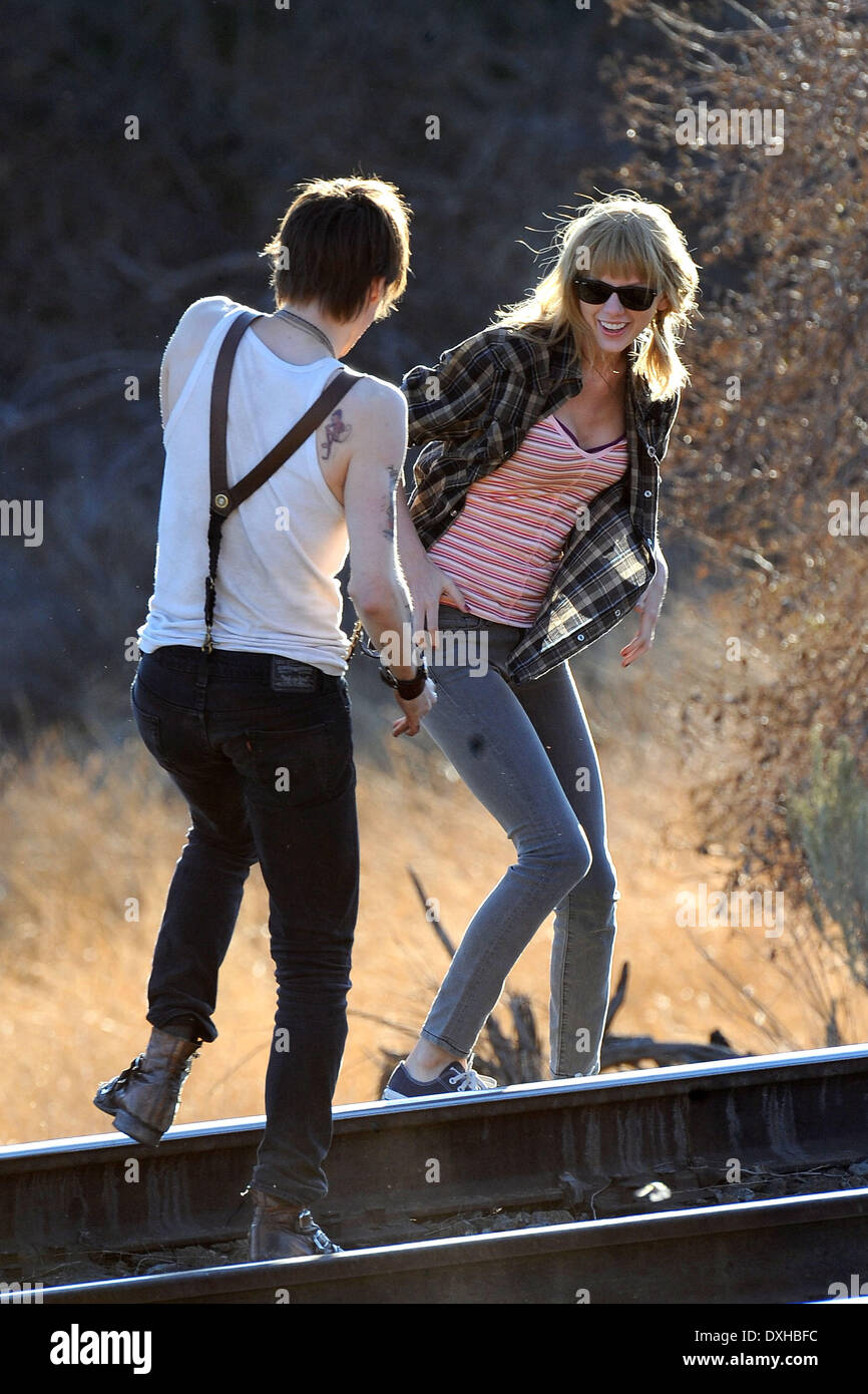 Singer Taylor Swift gets a piggy back ride by co star Reeve Carney on ...