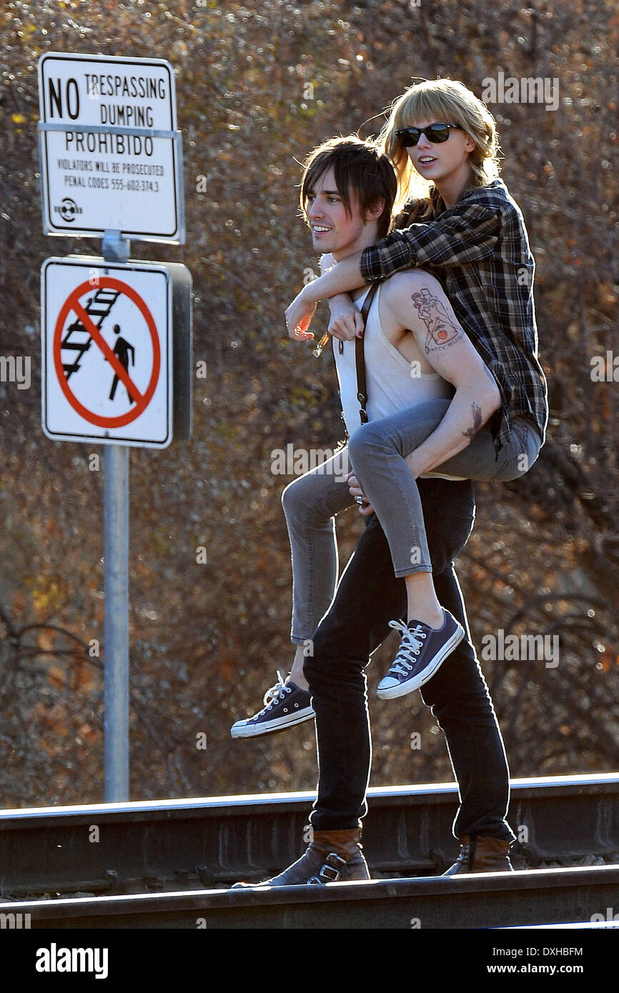 Singer Taylor Swift gets a piggy back ride by co star Reeve Carney on ...
