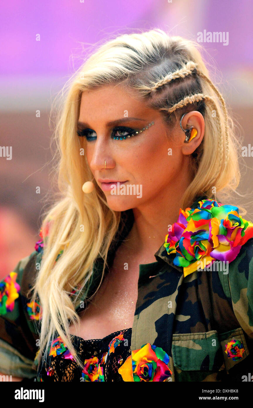 Ke aka Kesha performing live on NBC's Toyota Thanksgiving Concert ...