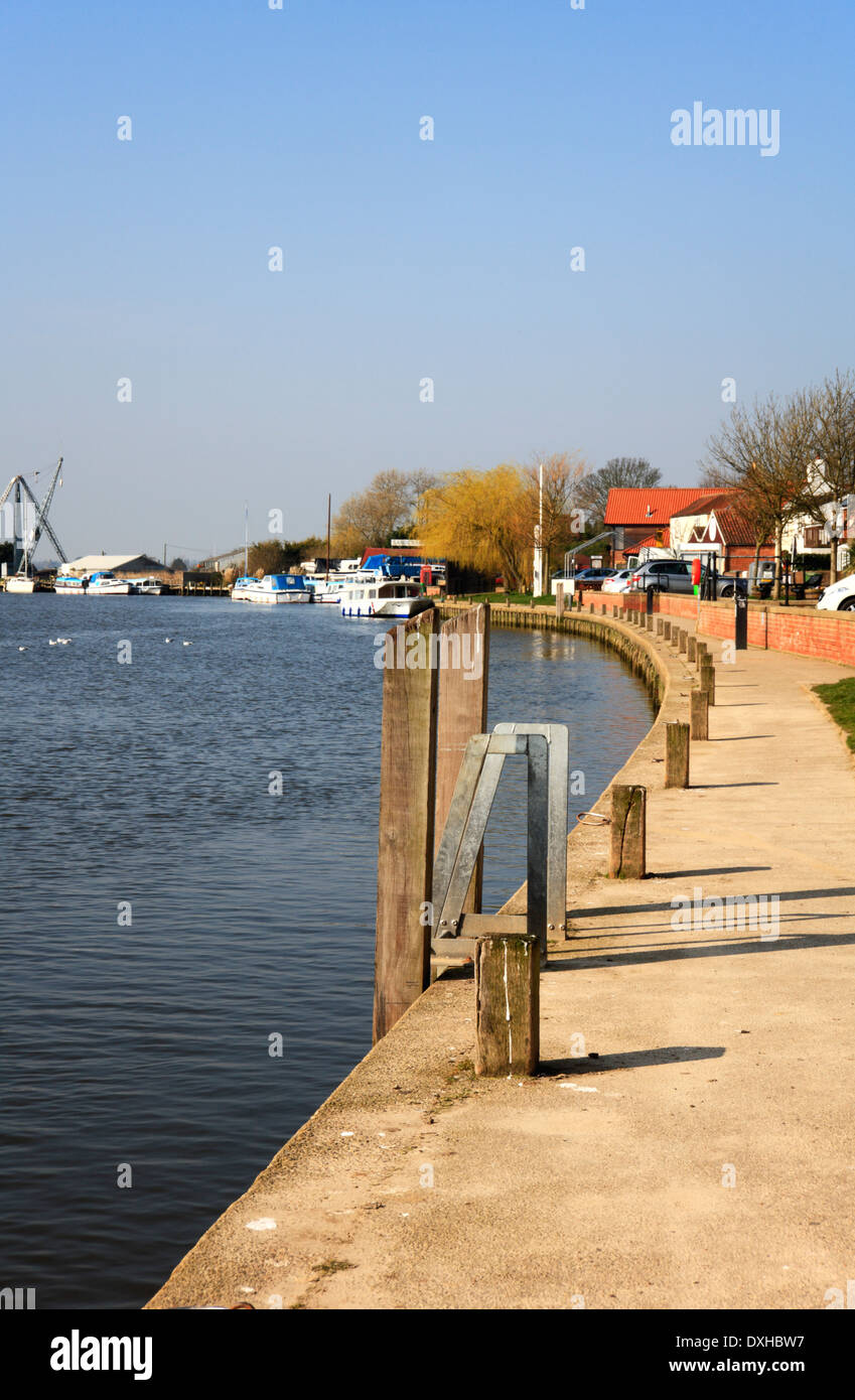 A view of the quayside by the River Yare on the Norfolk Broads at ...