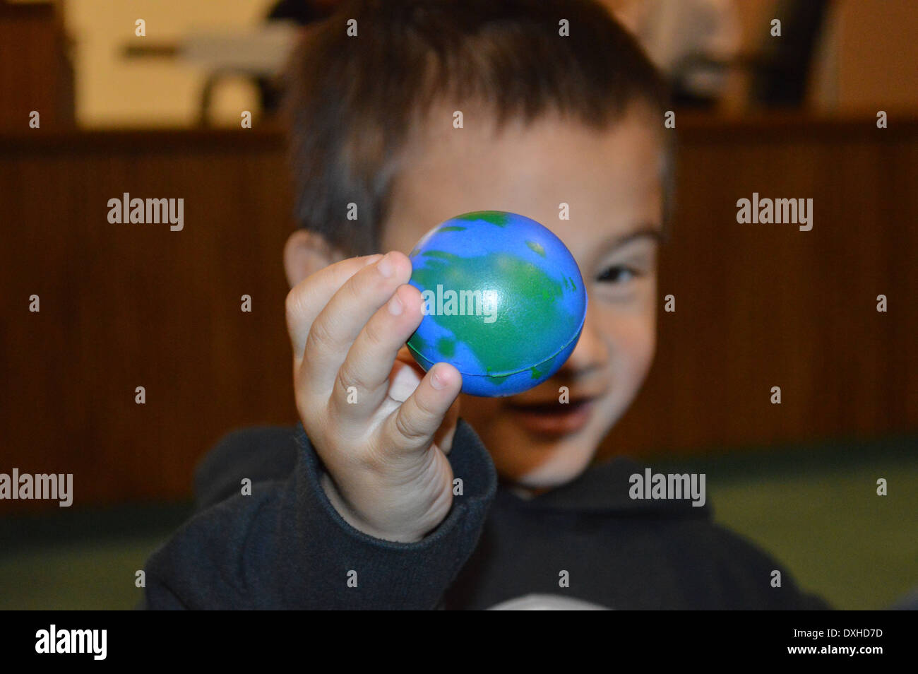 World in your hands hi-res stock photography and images - Alamy