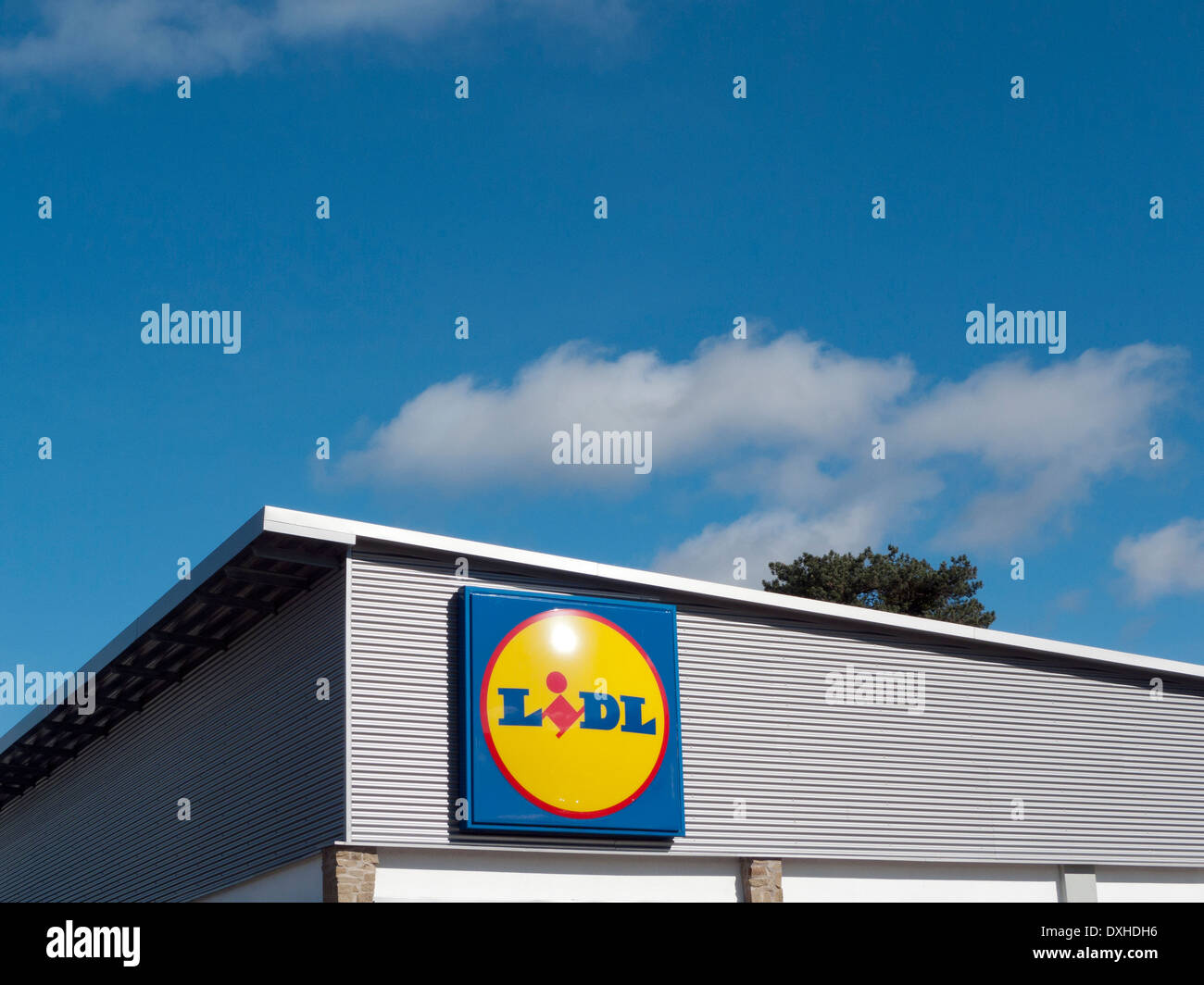 Lidl Logo Stock Photos & Lidl Logo Stock Images - Alamy
