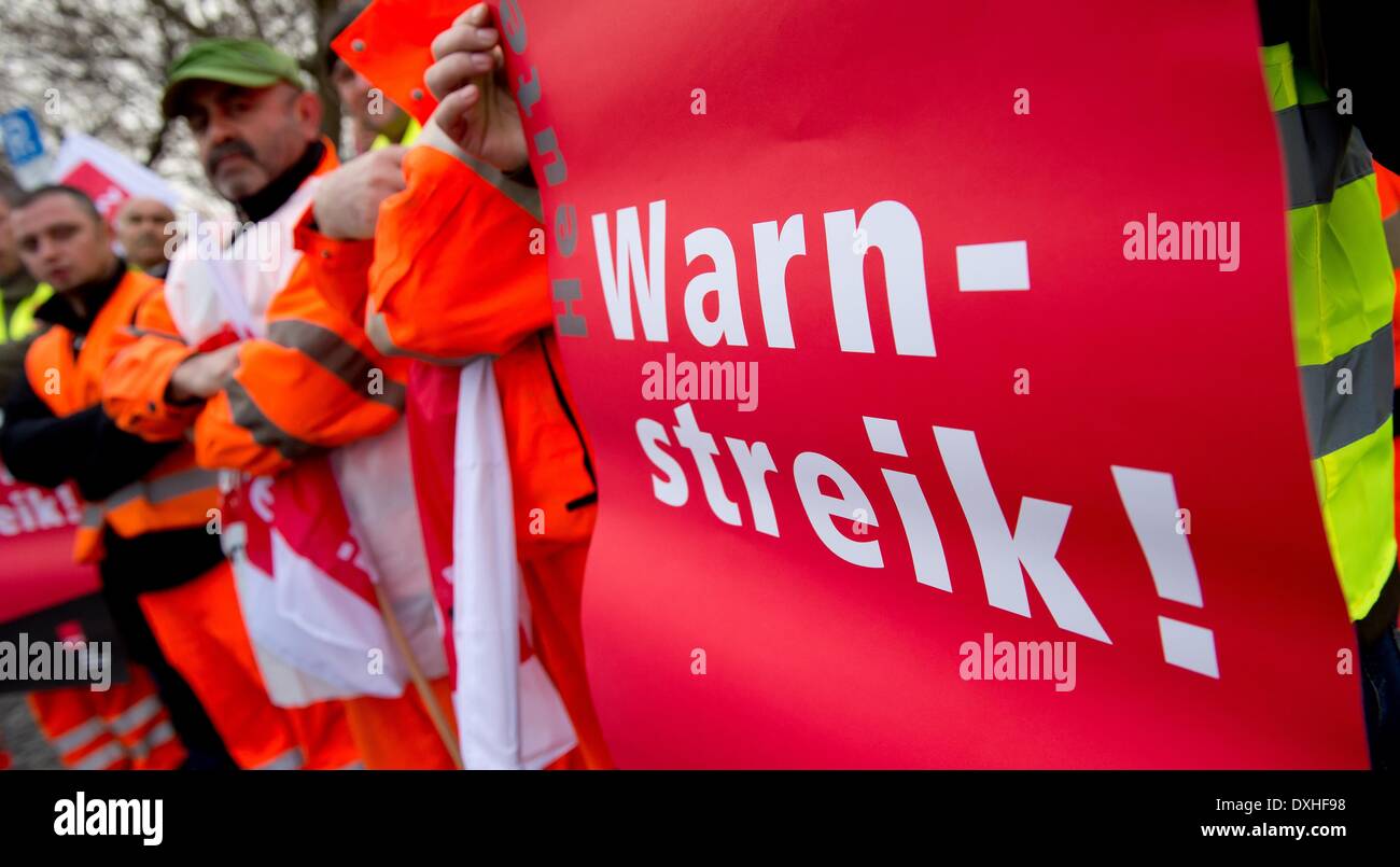 Munich, Germany. 26th Mar, 2014. Munich waste management (AWM ...