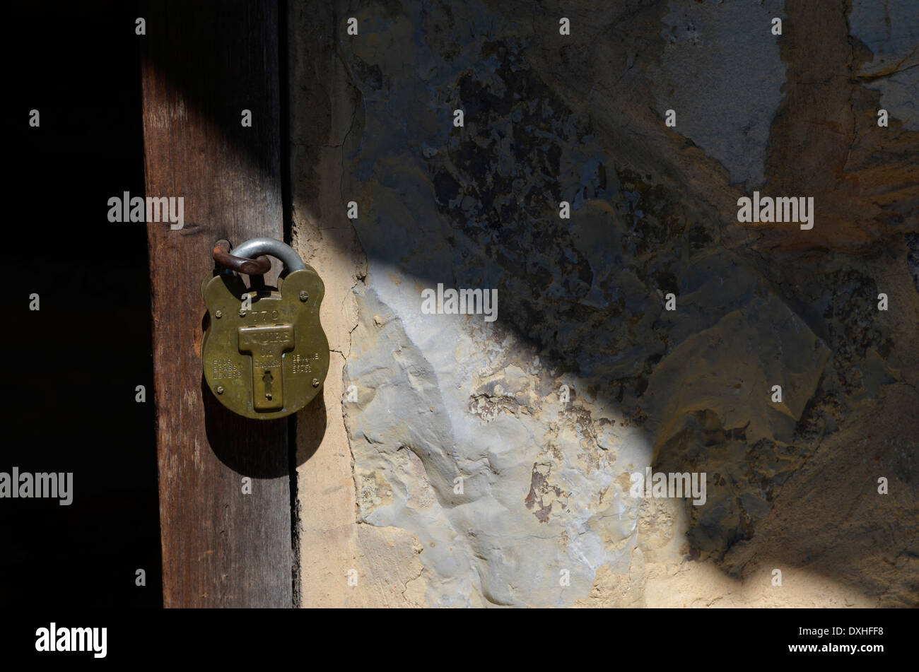 Antique padlock hi-res stock photography and images - Alamy