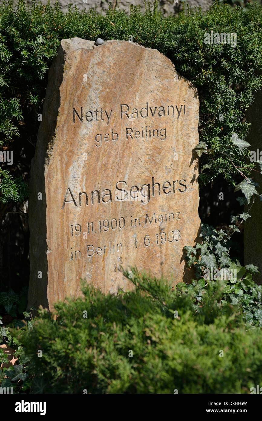 Honorary grave of writer Anna Seghers, Dorotheenstadt Cemetery, Mitte ...