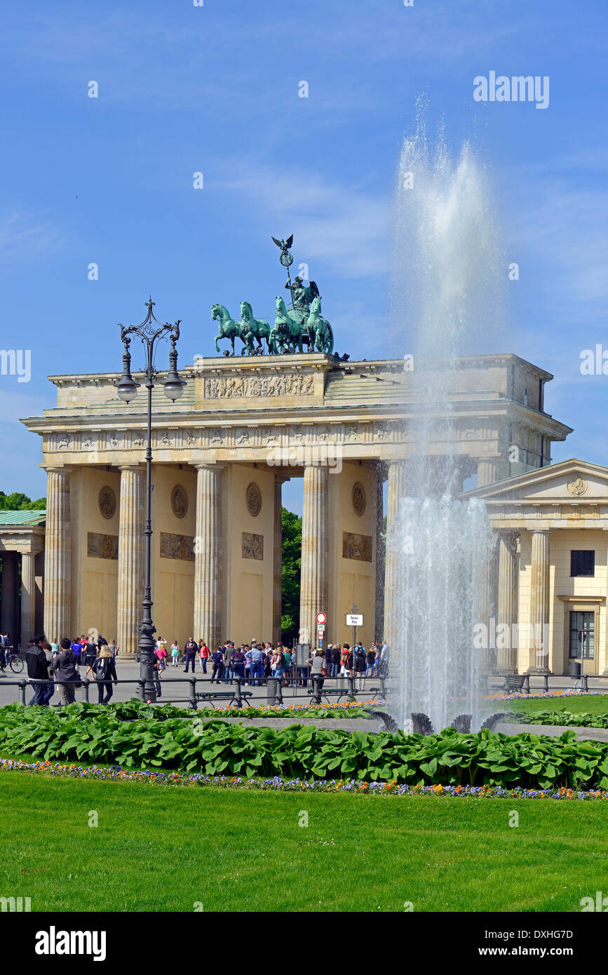 Pariser platz square hi-res stock photography and images - Alamy