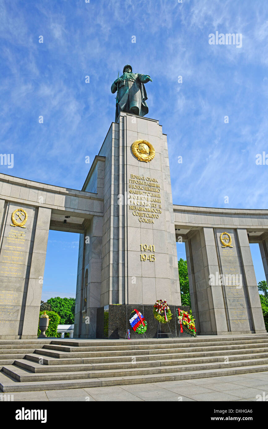 Soviet War Memorial to the Red Army soldiers fallen during World War II ...