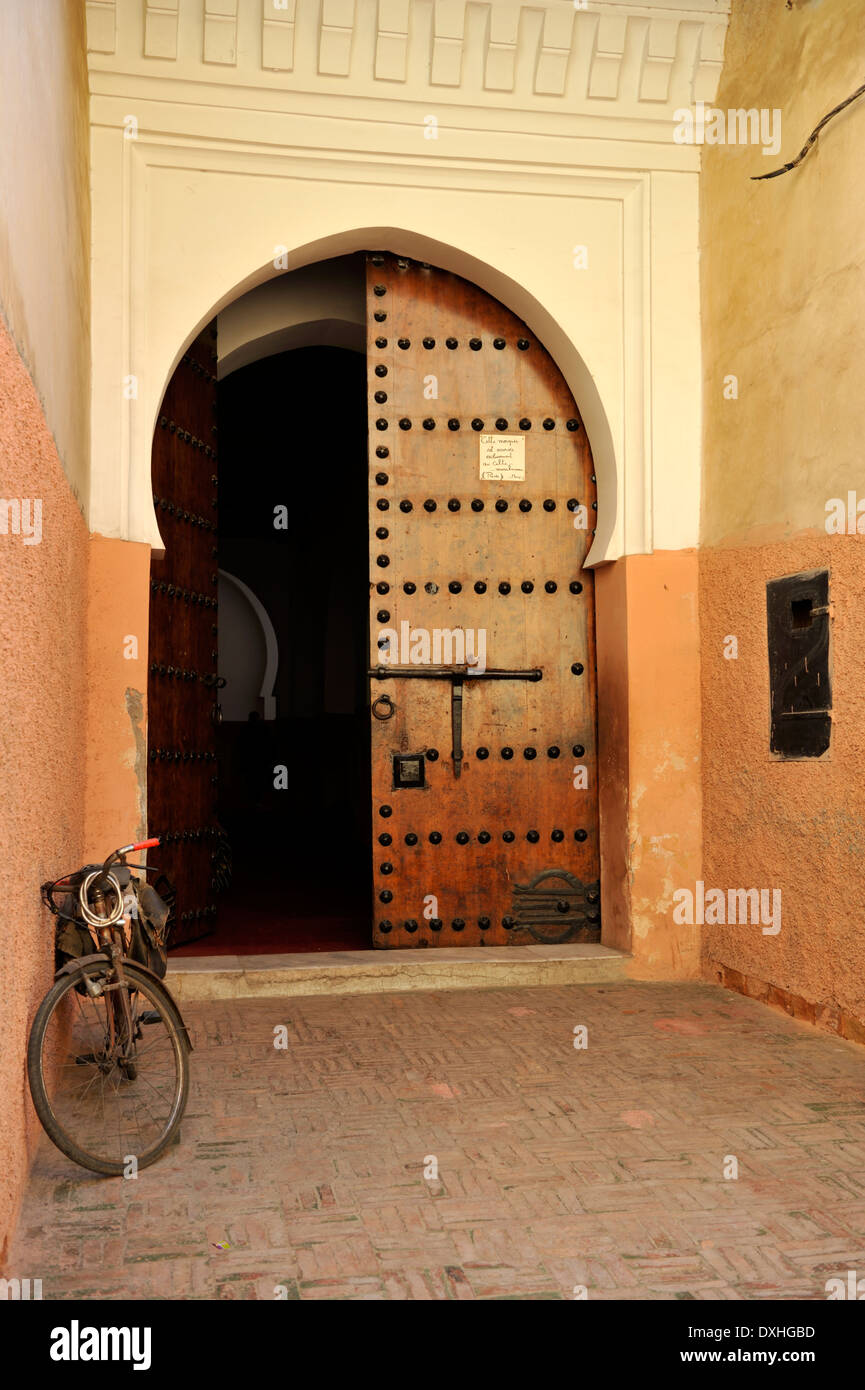 Open doorway hi-res stock photography and images - Alamy