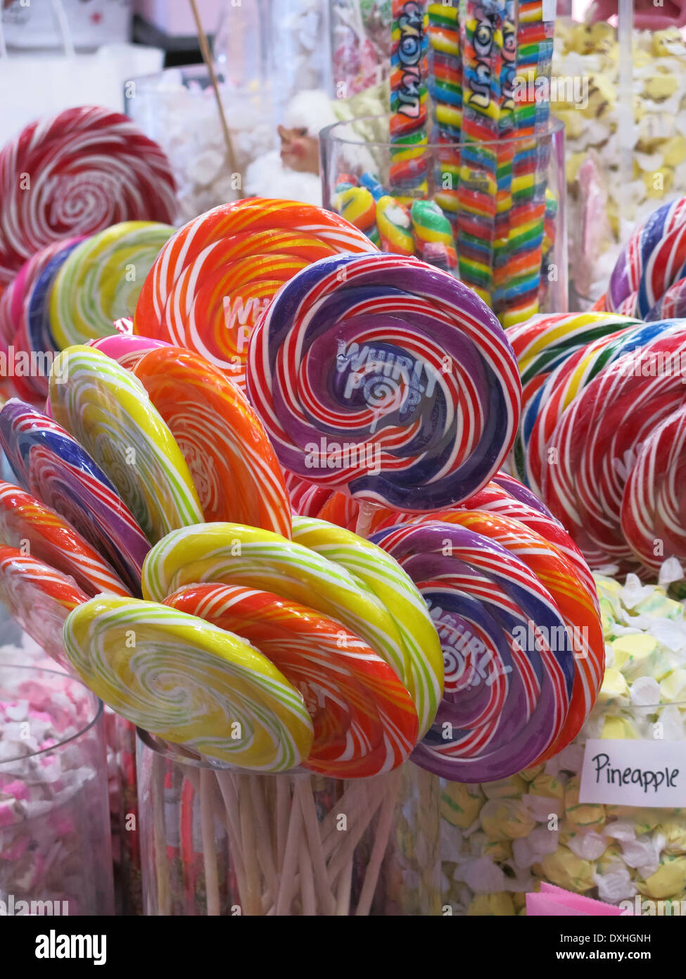 Candy store lollipops hi-res stock photography and images - Alamy