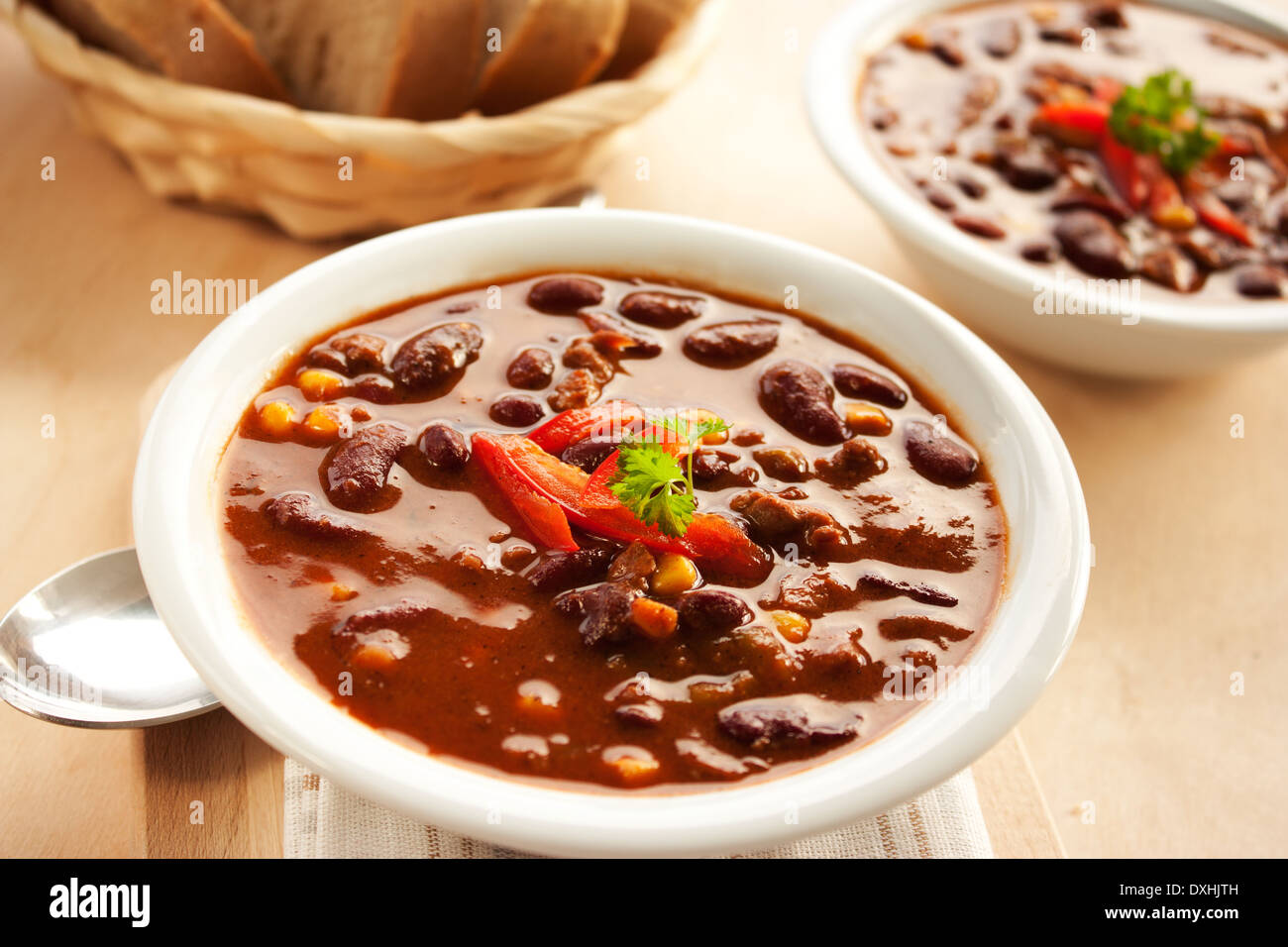 Chili con carne. Mexican bean soup Stock Photo - Alamy