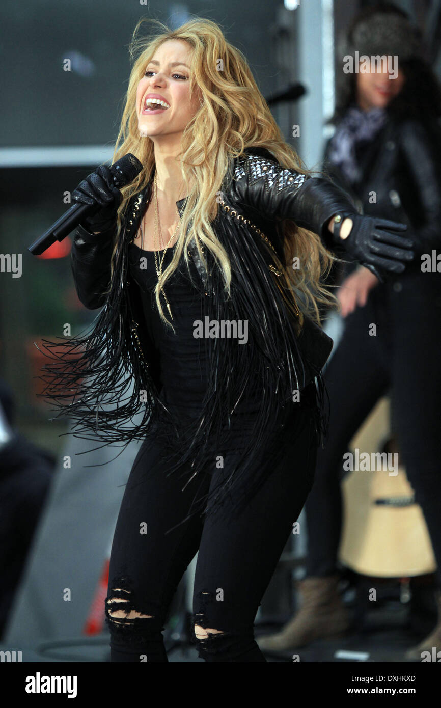 New York, NY, USA. 26th March, 2014. Shakira performs on the Plaza at ...