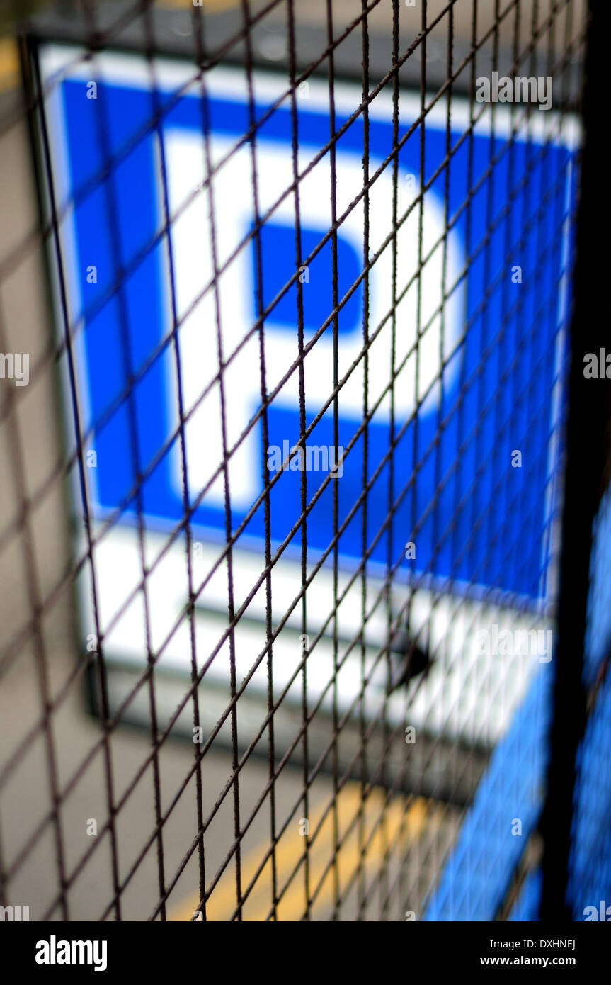 Sign neon parking arrow hi-res stock photography and images - Alamy