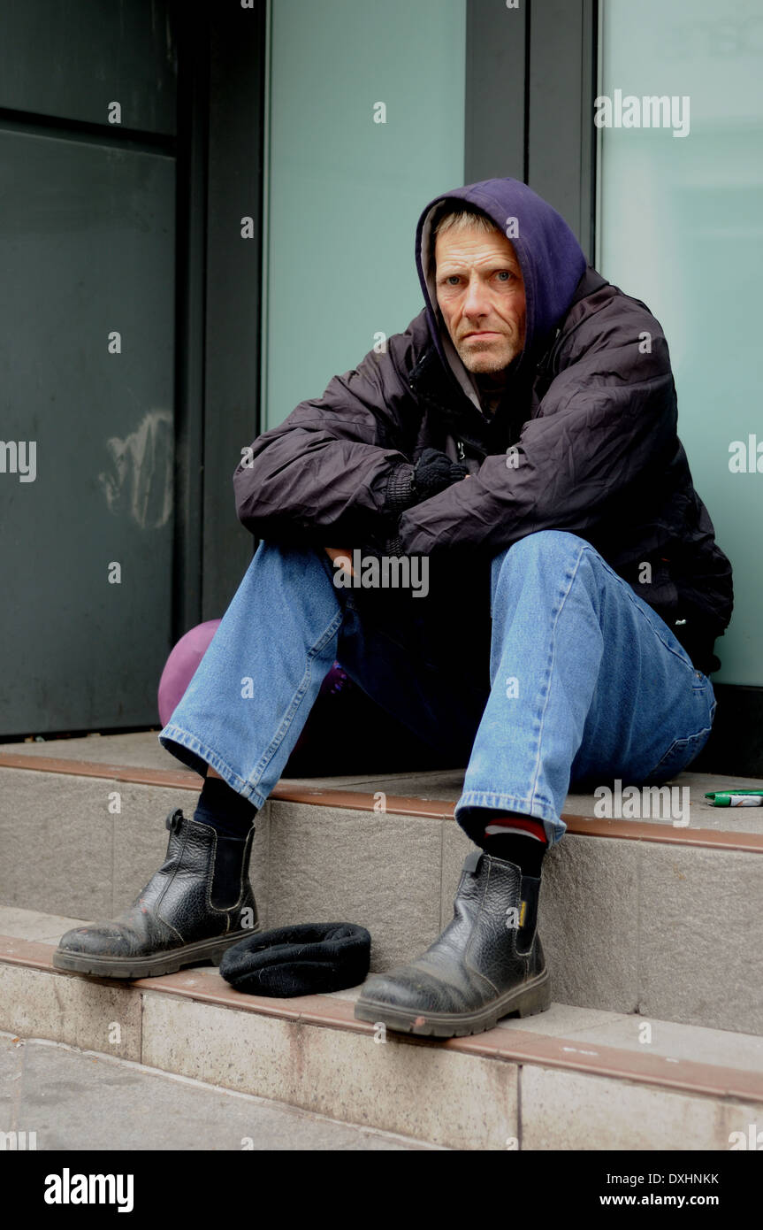 Homeless man uk hi-res stock photography and images - Alamy