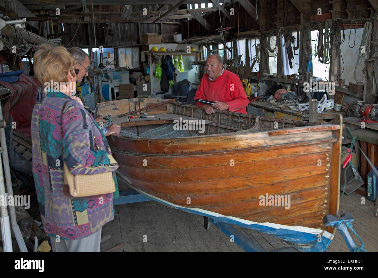 Man working and talking to visitors at Everson´s traditional boatyard ...