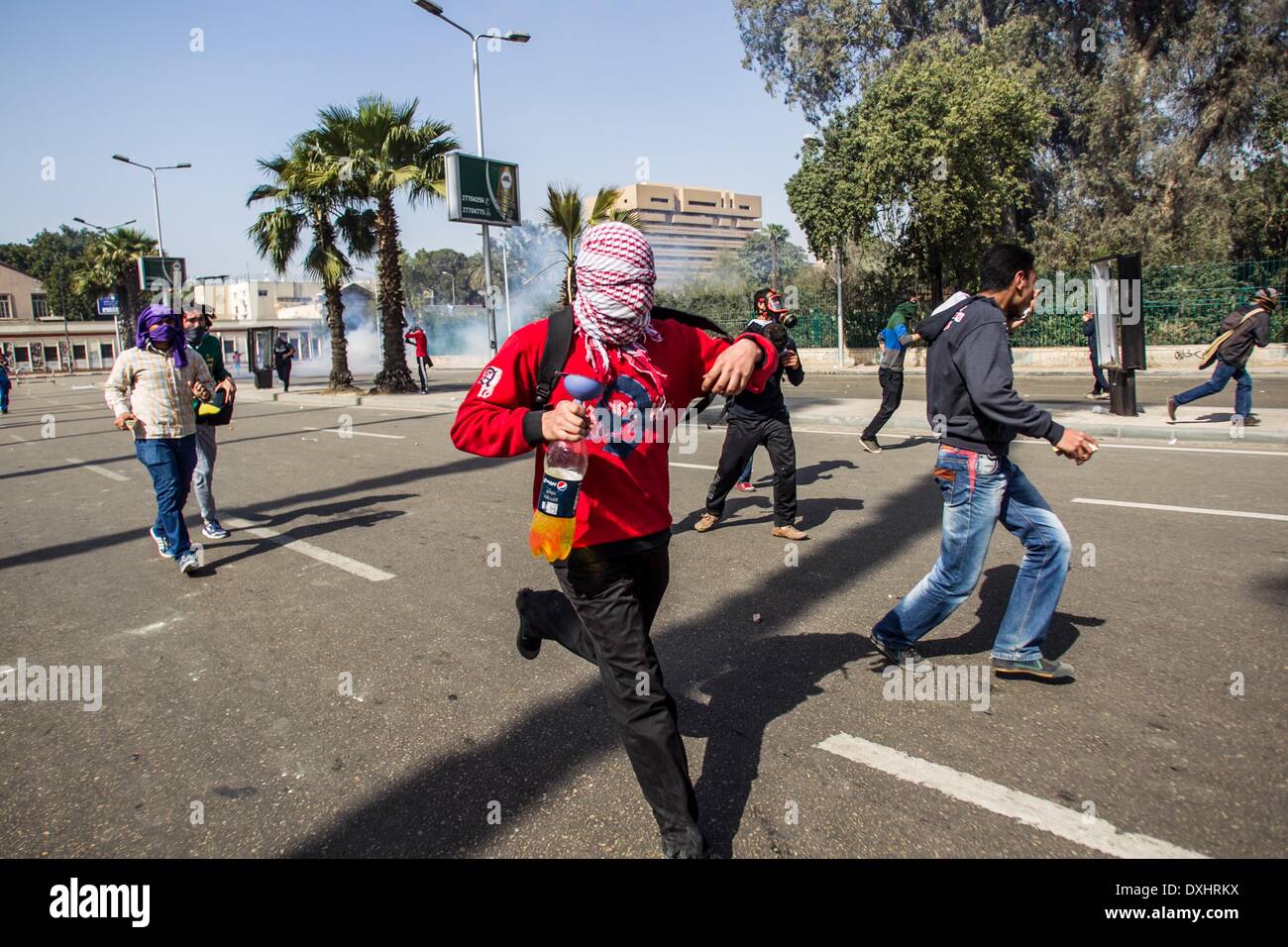 Cairo, Egypt. 26th Mar, 2014. Anti-military university students run ...