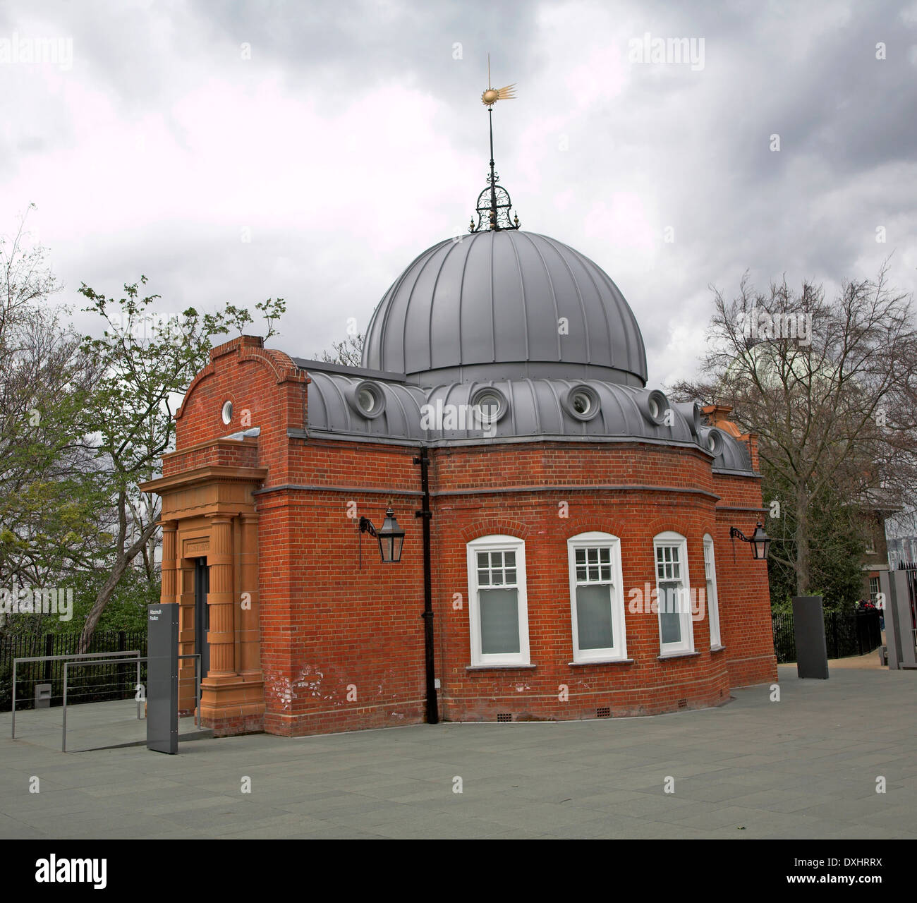 Royal observatory greenwich dome hi-res stock photography and images ...